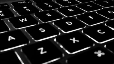 Underline: qual a pronúncia correta, o que é e como usar - Tekimobile